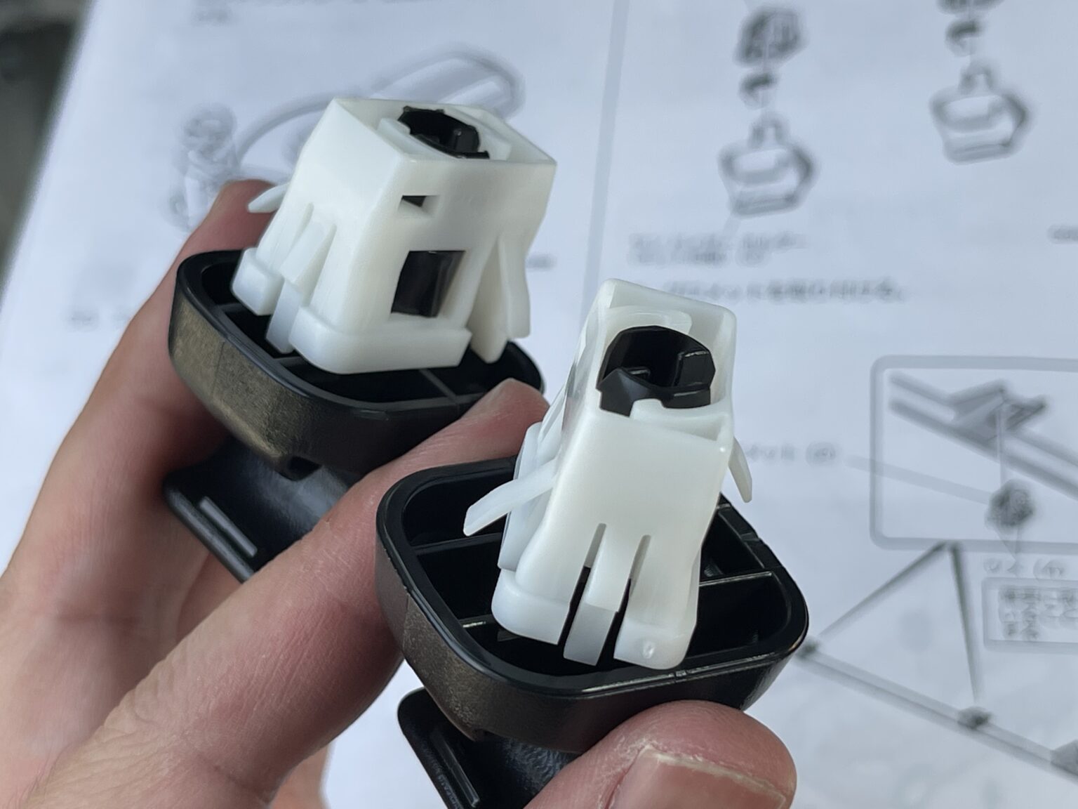 N-BOXに大型ルーフコンソール(08U61-TTA-011A)を取り付けてみた(取り付け編3) | ぱちタロウのシンパパ雑記ブログ